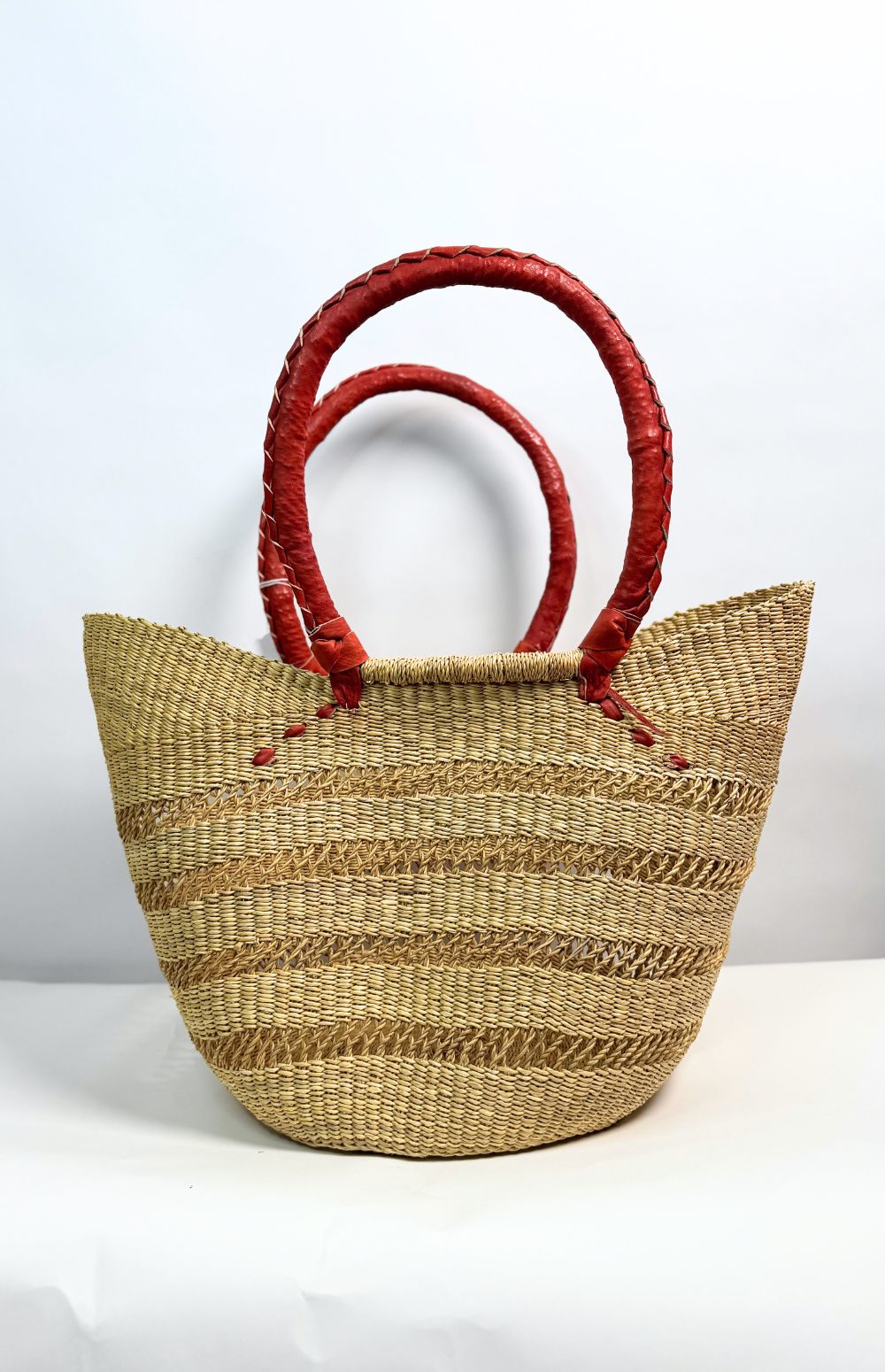 HANDMADE STRAW BEACH BAG WITH WOVEN DETAILS