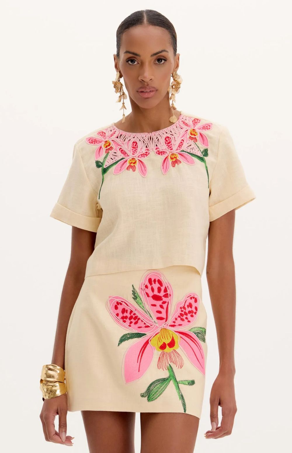 SHORT SLEEVE BLOUSE WITH EMBROIDERY