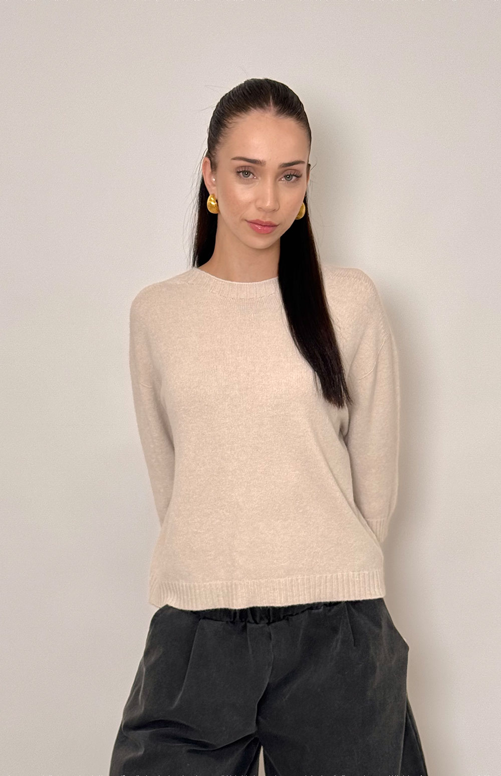 SLIGHTLY CROPPED SWEATER | BEIGE