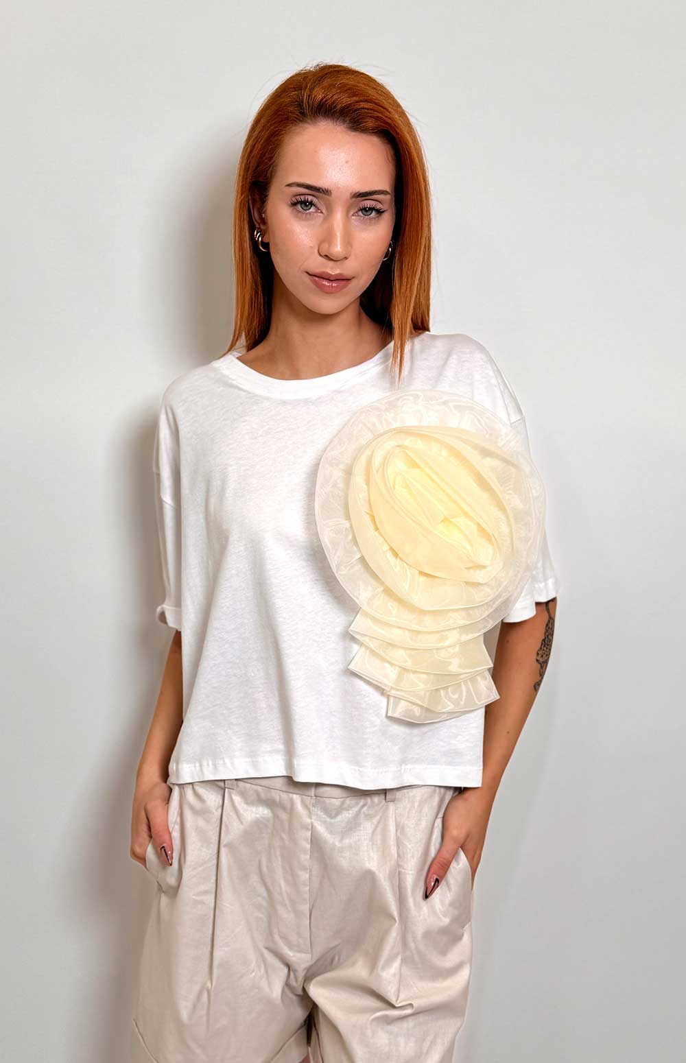 CITRUS EXCLUSIVES T-SHIRT WITH OFF-WHITE FLOWER